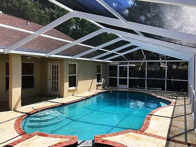 Tampa Bay Pool Screen Repair & Rescreen | Lanai & Patio Rescreening
